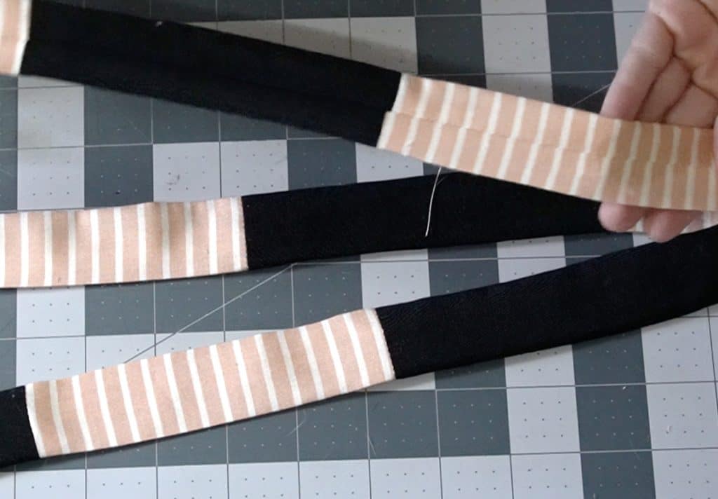 Tutorial: How to Make an Easy Elastic Belt with Scraps - Fabricated Closet