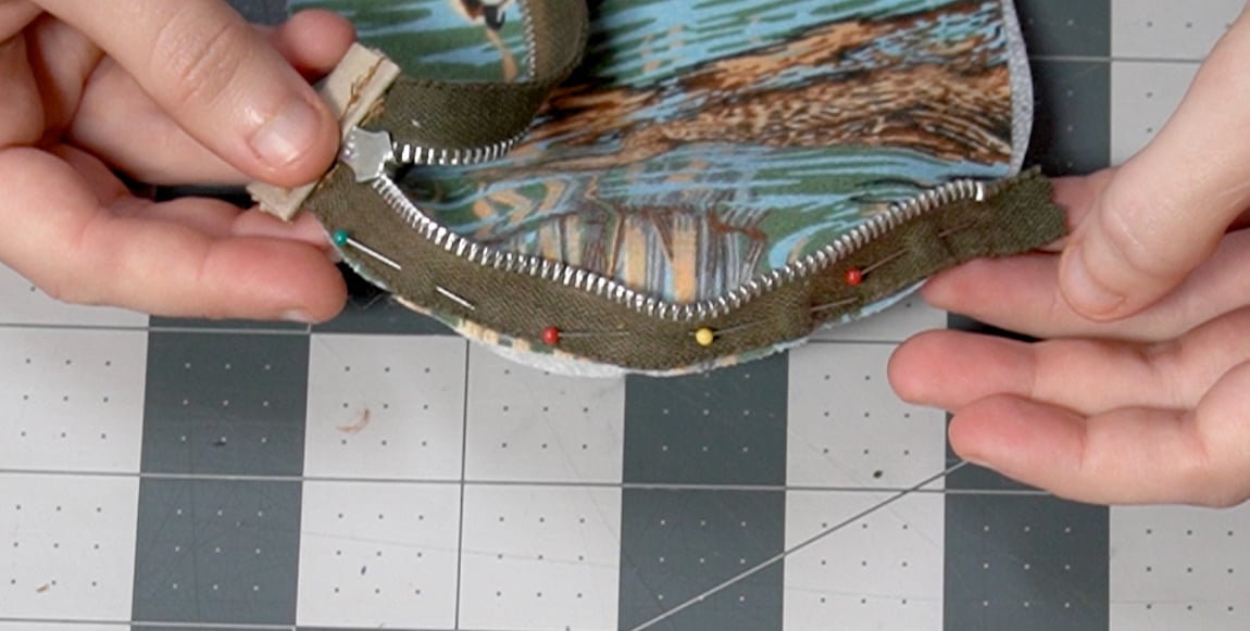 Tutorial: How to Make a Simple Coin Purse with Fabric Scraps ...