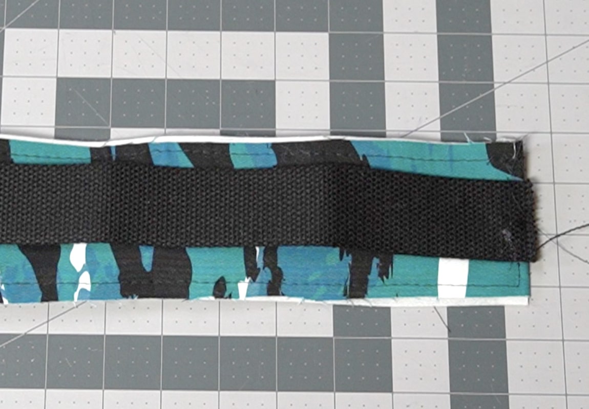 Tutorial: How to Make a Sling Bag with 1/2 yard of Fabric - Fabricated ...