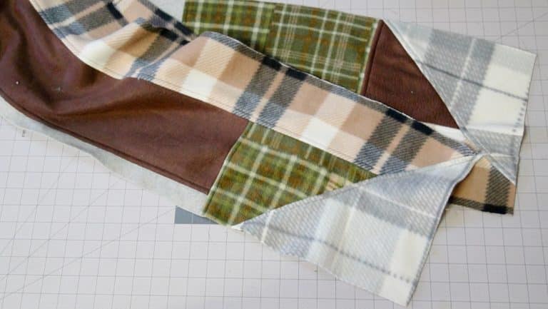 Tutorial: How to Make a Fleece Scarf with Scraps of Fabric - Fabricated ...