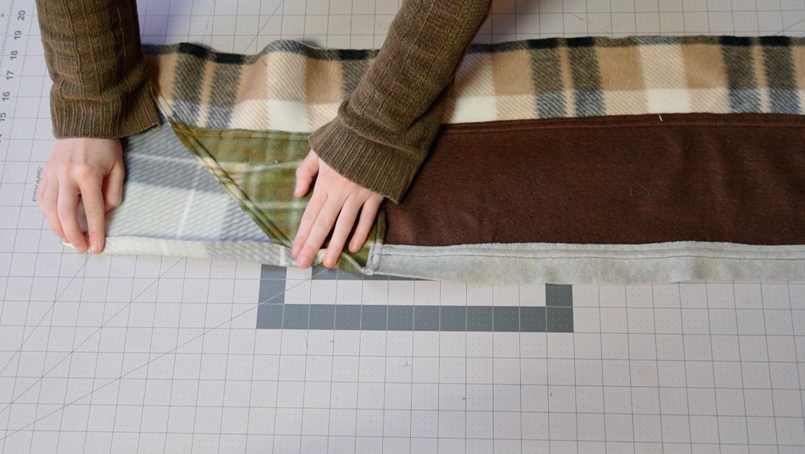 Tutorial: How to Make a Fleece Scarf with Scraps of Fabric - Fabricated ...