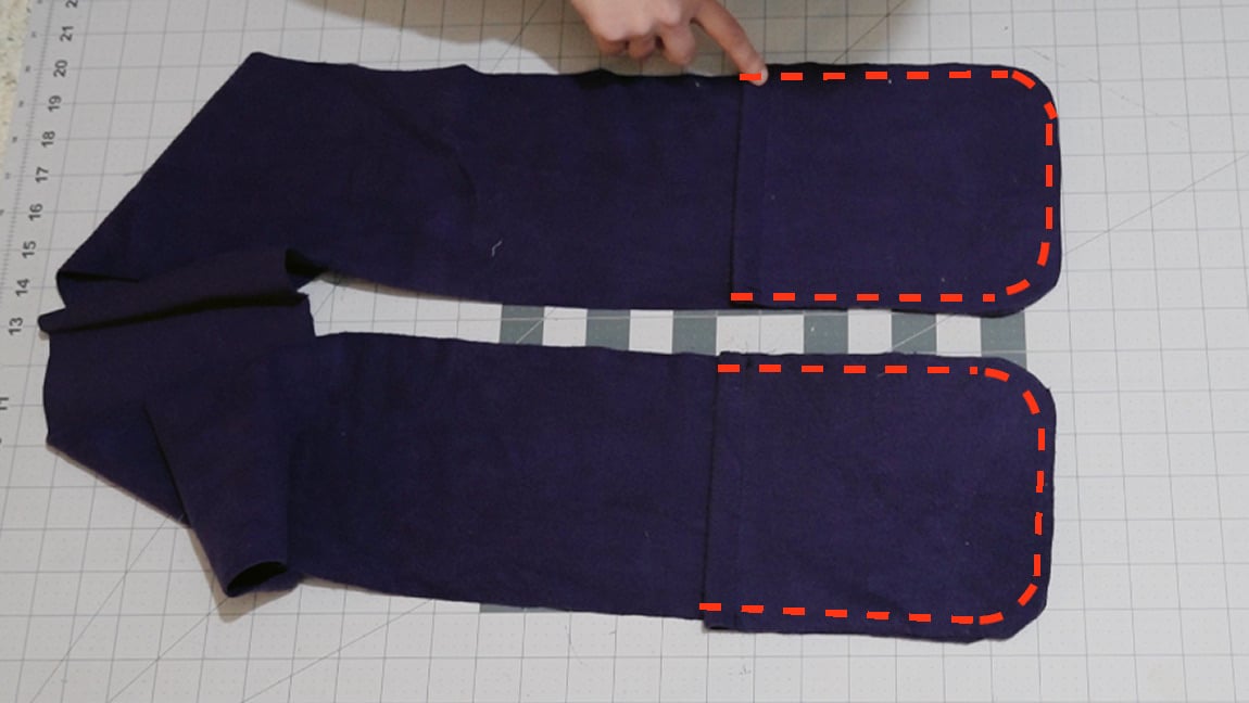 Tutorial: How to Make a Simple Scarf with Pockets (or mittens ...