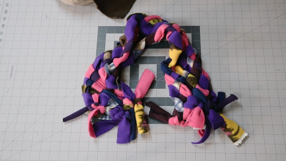 Tutorial: How to Make a No-Sew Braided Scarf with Fleece Scraps ...