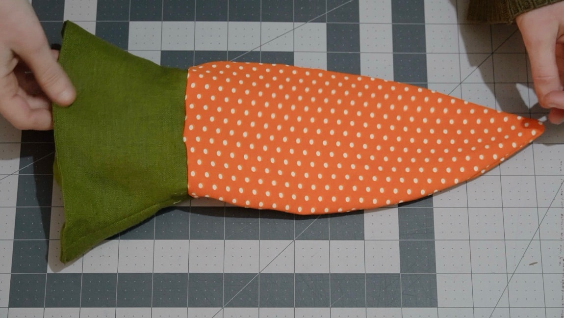 Tutorial: Easy Carrot Drawstring Pouch - Fabricated Closet