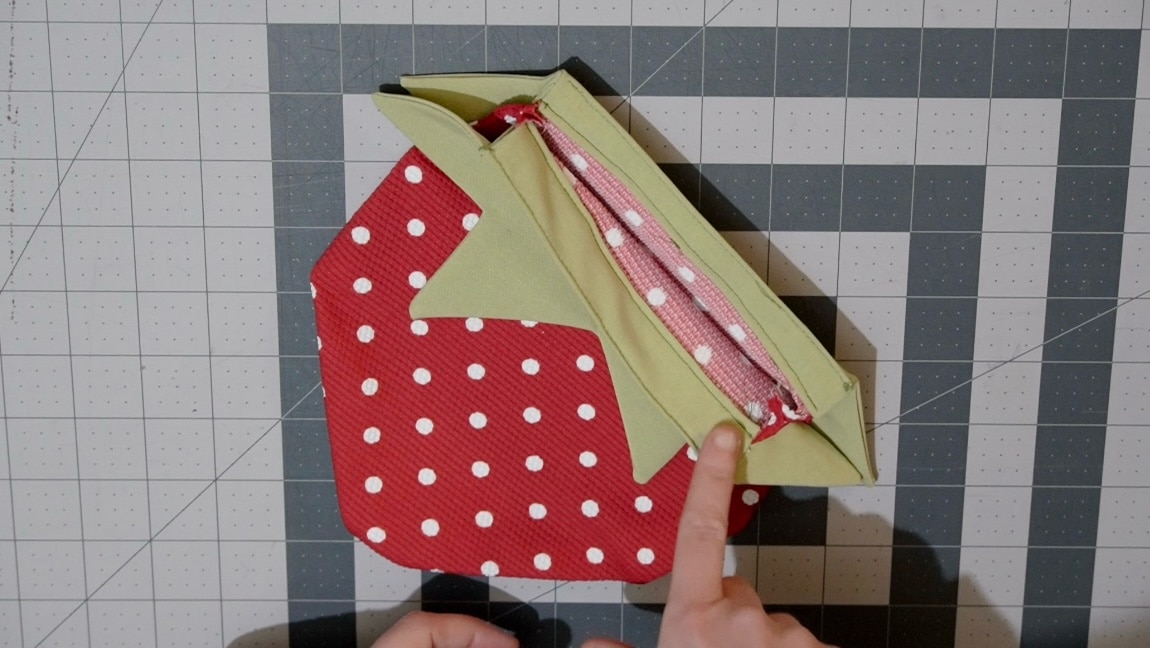 Tutorial: Strawberry Drawstring Pouch - Fabricated Closet