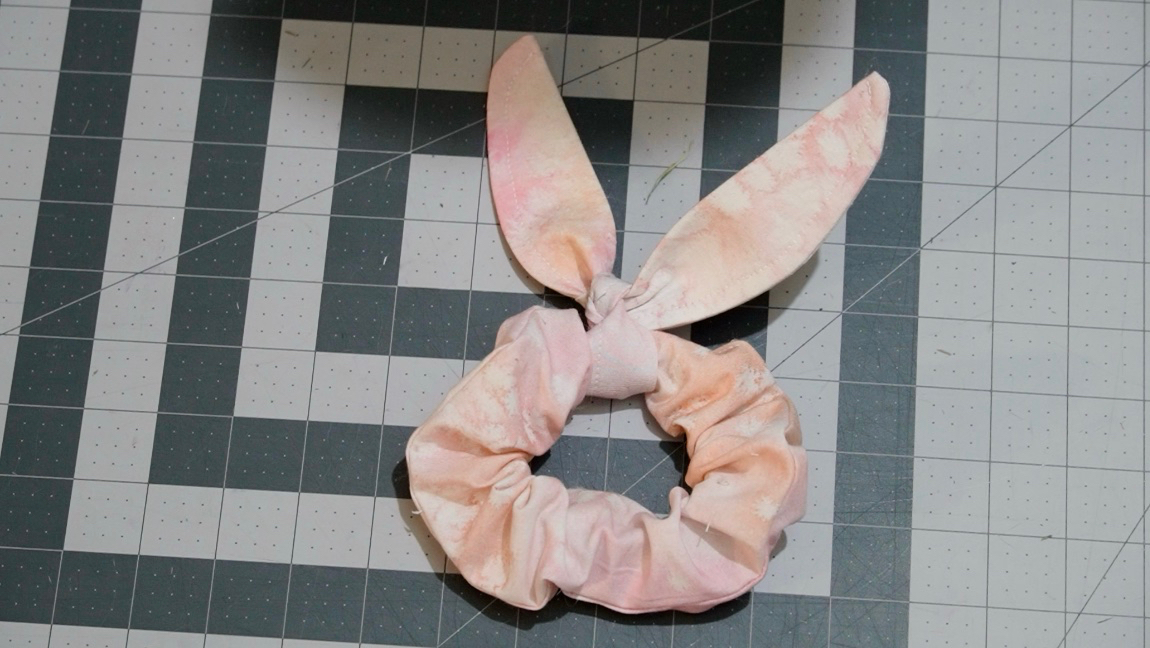 Tutorial: How to Make a Scrunchie With Bunny Ears - Fabricated Closet