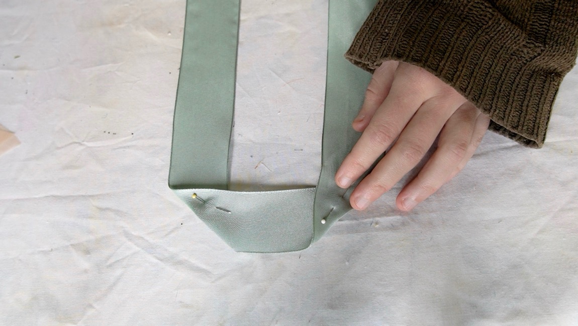 Tutorial: Easy Flowers Using Ribbon - Fabricated Closet