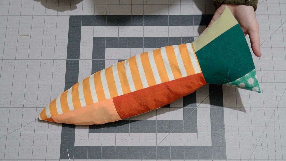 Tutorial: How to Make a Carrot Pillow with Fabric Scraps - Fabricated ...