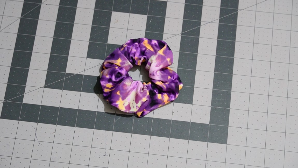 Tutorial: The Simplest Scrunchie - Fabricated Closet