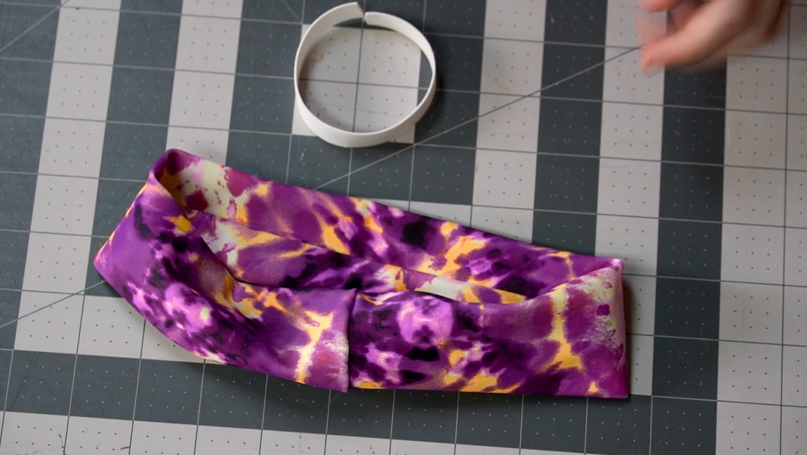Tutorial: The Simplest Scrunchie - Fabricated Closet