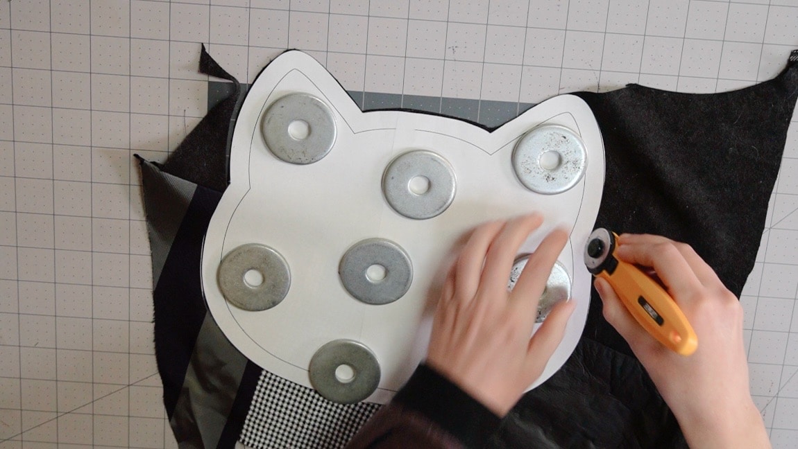 Tutorial: Scrappy Cat Face Pillow - Fabricated Closet