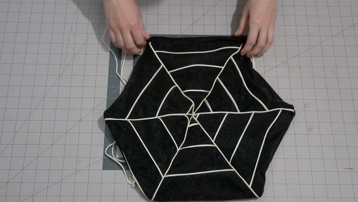 Tutorial: Spiderweb Drawstring Tote Bag - Fabricated Closet
