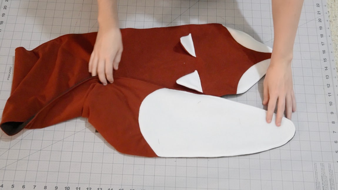 Tutorial: Fox Fleece Scarf - Fabricated Closet